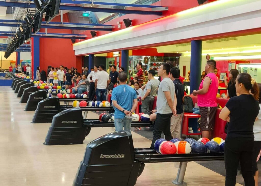 7 Best Bowling Alleys In Singapore: Woman’s Guide (2024)